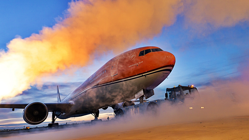 #Orangepride: KLM’s unique orange aircraft to promote the Netherlands ...